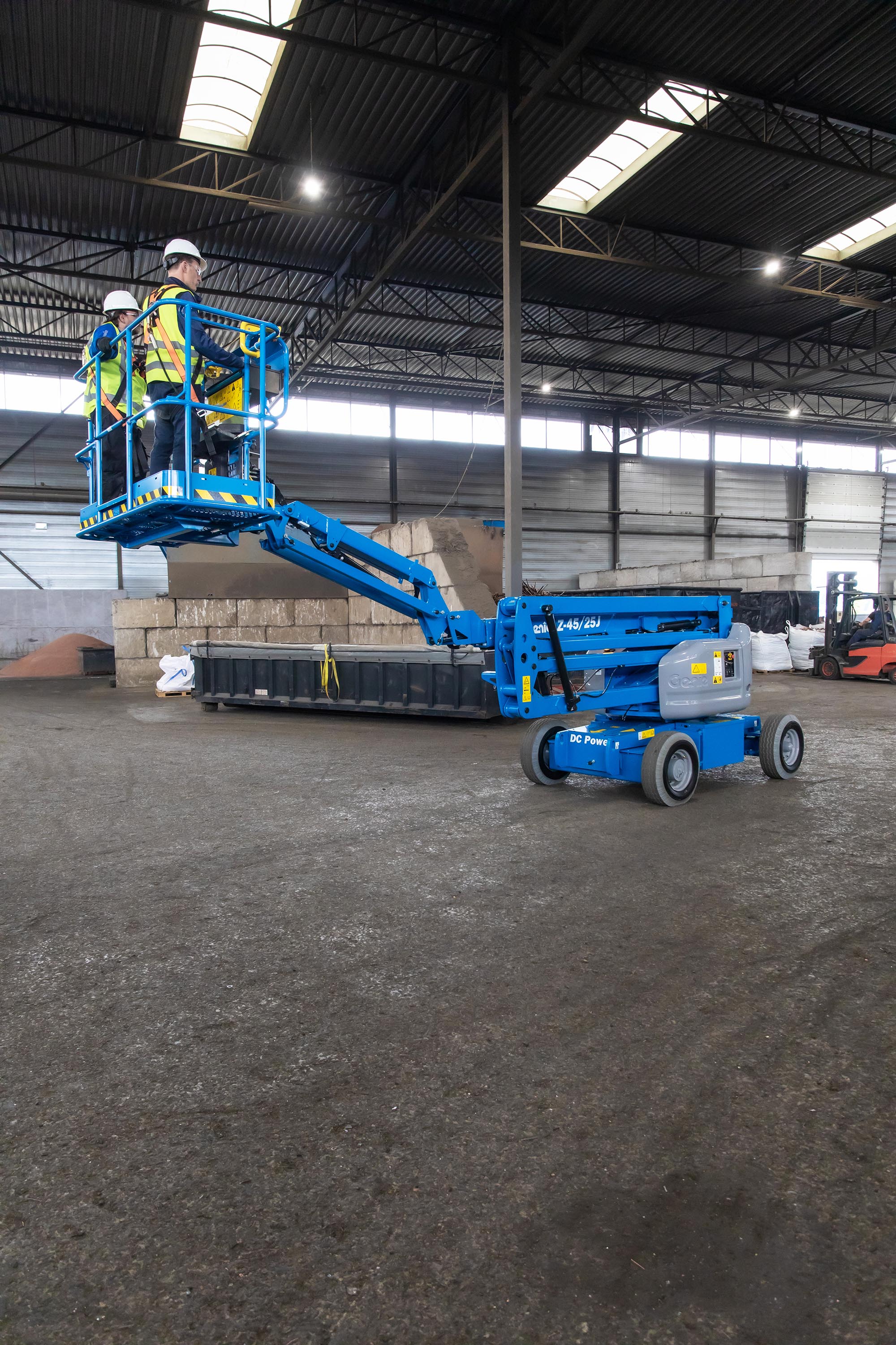 Genie® Z®-45/25J DC Articulated Boom Lift